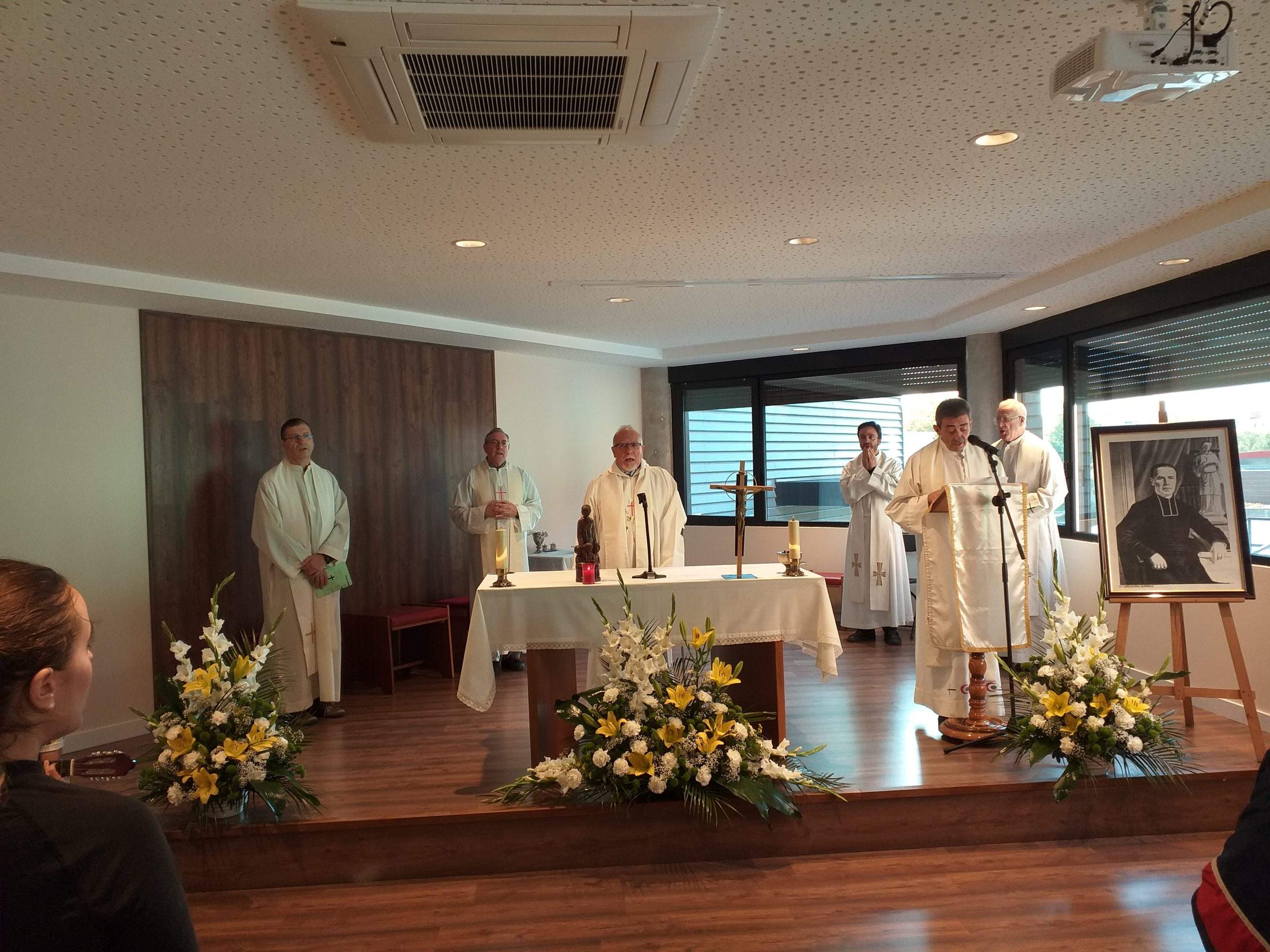 Inauguración de la capilla en el colegio San Viator de Madrid ...