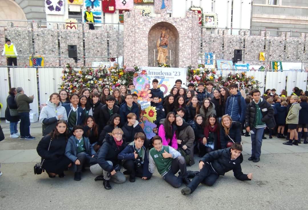 Alumnos de San Viator de Madrid visitan a la Virgen de la Almudena ...